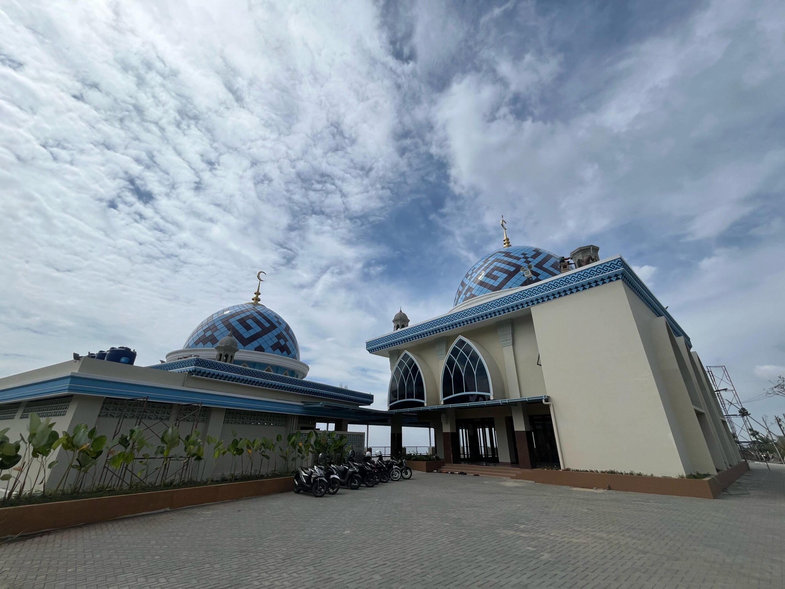 Blue Mosque Daarut Tauhiid: Ikon Baru Wisata Religi di Bandung - Wakaf ...